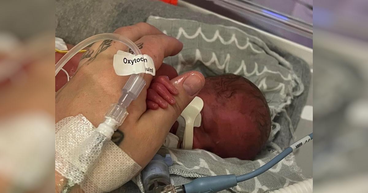 Evhy & Ezmé - precious identical twins, born 11 weeks early - Givealittle