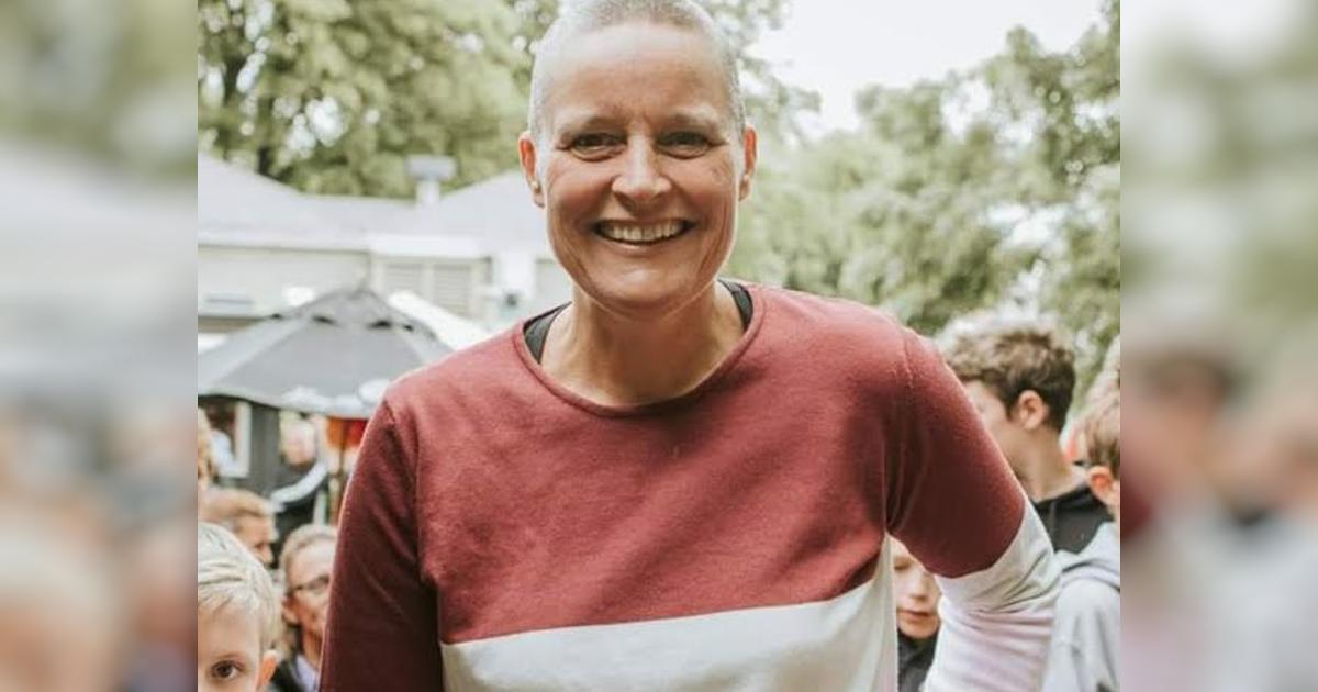 Diana Conner sheds "dead tissue" to raise cancer research funds ...