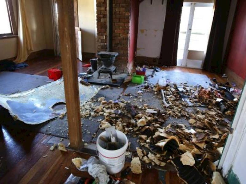 FAMILY HOME DESTROYED AND EVERYTHING THEY OWNED STOLEN , PLEASE HELP ...