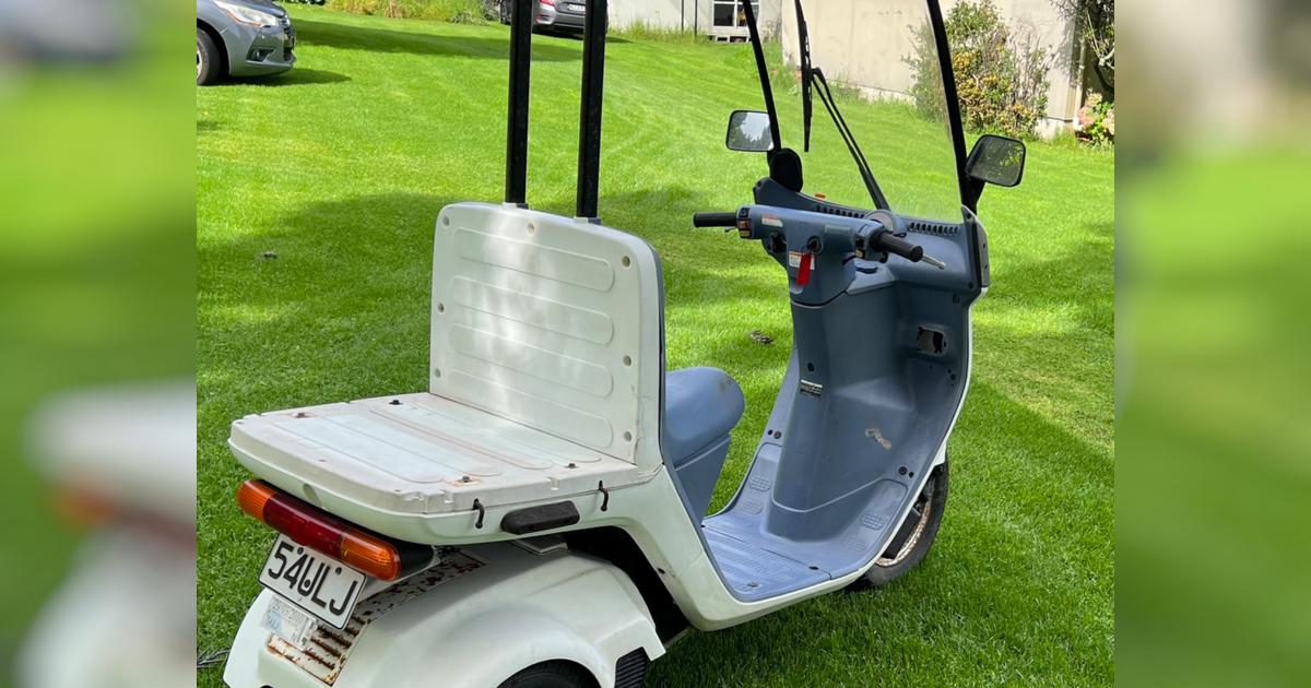 Team LC (Elsea) - Laura and Carolin’s 50cc scoot to Wellington ...