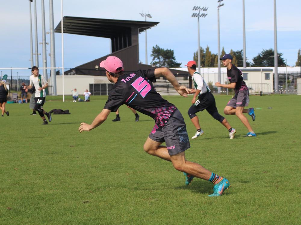 Help Ollie Taylor represent New Zealand at The Worlds Ultimate Frisbee ...